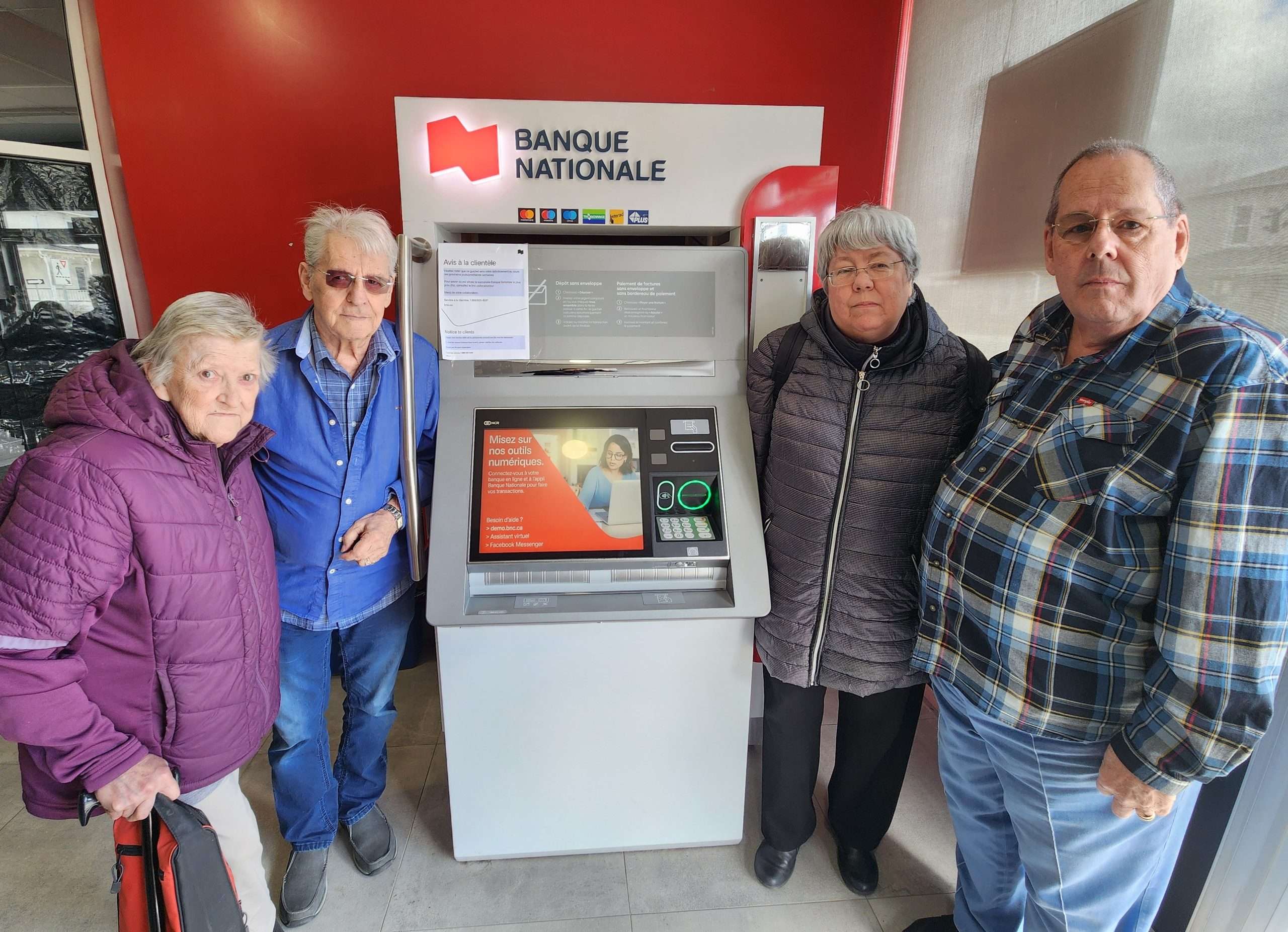 Fermeture de guichets de la Banque Nationale : des aînés du Val se ...